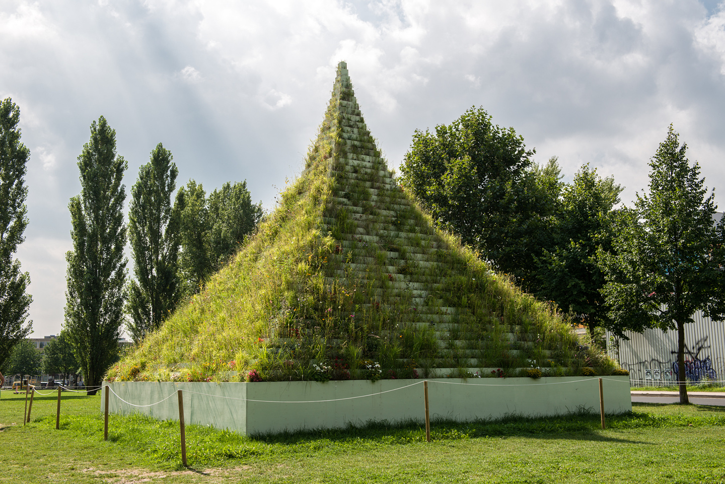 “The Living Pyramid” public plant give-away - documenta 14